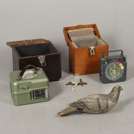 TWO VINTAGE PIGEON RACING CLOCKS, AND A FOLK ART PIGEON. Clocks ...