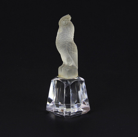 FRENCH SIGNED SEVRES CRYSTAL COCKATOO. Glass - Art glass - Auctionet