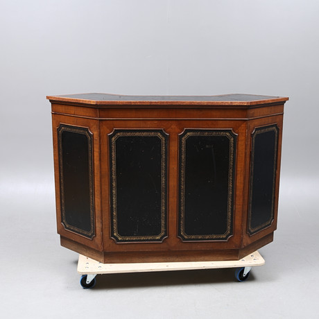 BARDISK, England, 1900-tal. Möbler - Övrigt - Auctionet