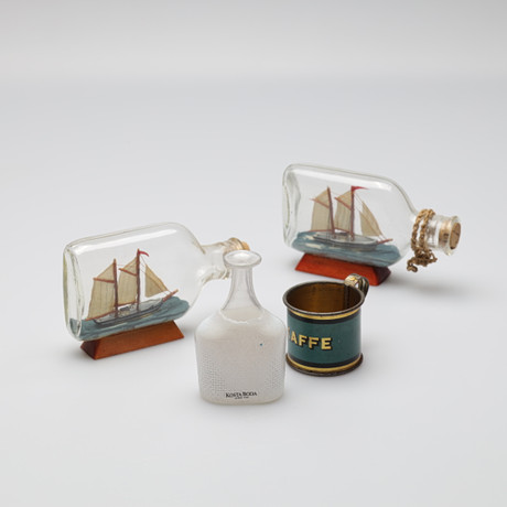 CURIOSITY OBJECTS, 4 pcs., i.a. glass, 20th century. Miscellaneous ...