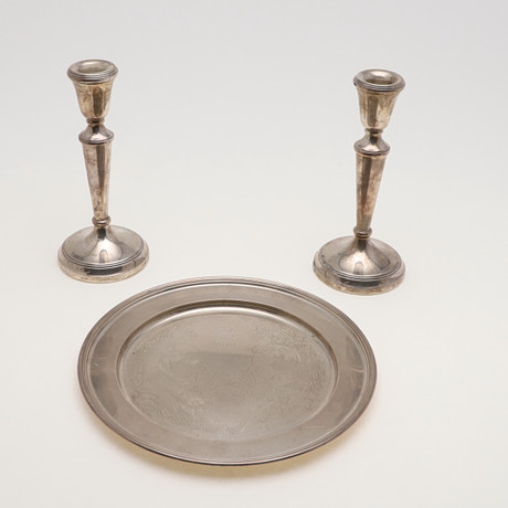 AN ELIZABETH II COMMEMORATIVE PLATE. Silver & Metals - Silver - Auctionet