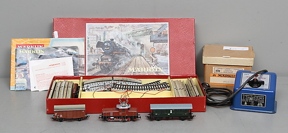 TRAIN RAIL, Märklin CM 805 3 and TRANSFORMER, 280A. Toys - Auctionet