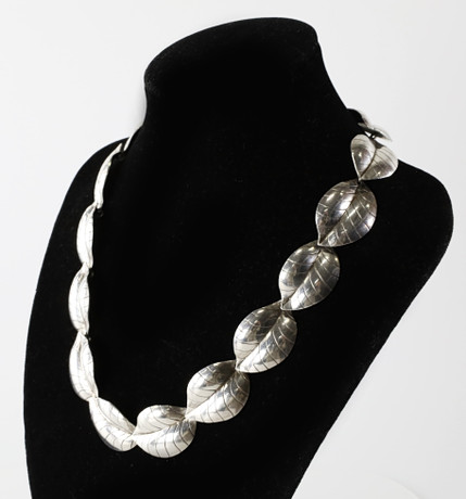 COLLIER, silver, i form av löv, GK, 1955. Smycken & Ädelstenar ...