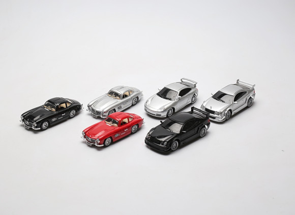 MODELLBILAR, 1900/2000-talet, Plast och metall, 6 st. Leksaker ...