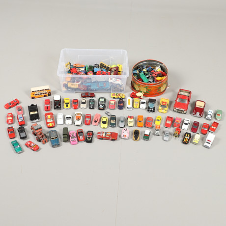 LARGE QTY OF UNBOXED DIE CAST CARS & OTHER MODELS. Toys - Toys - Auctionet