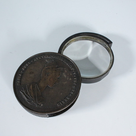 Retractable antique magnifying glass depicting 'Marie Anna Augusta ...