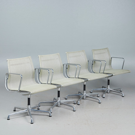 CHARLES UND RAY EAMES. Herman Miller, fyra roterande stolar/stolar, 'EA ...