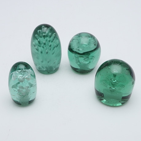 VICTORIAN GLASS DUMPS. Glass - Art glass - Auctionet