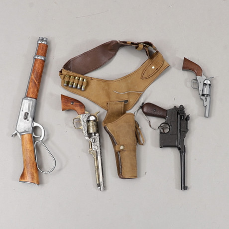 PISTOLS, Replicas, 4 pcs, winchester mare's leg, Colt, Mauser, etc ...