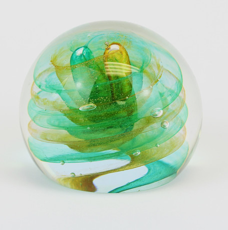CAITHNESS"TWIRL” PAPPERSVIKT. Glas - Konstglas - Auctionet