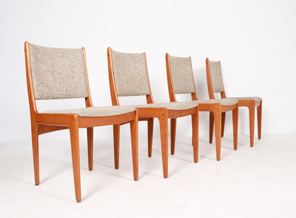 Uppsättning av 4, matbord stolar, teak trä, ull, 1960-tal. Möbler ...