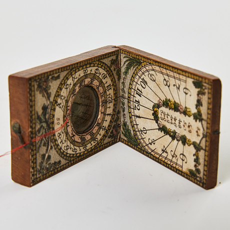 POCKET SUNDIAL WITH COMPASS, late 18th century. Böcker, Kartor ...