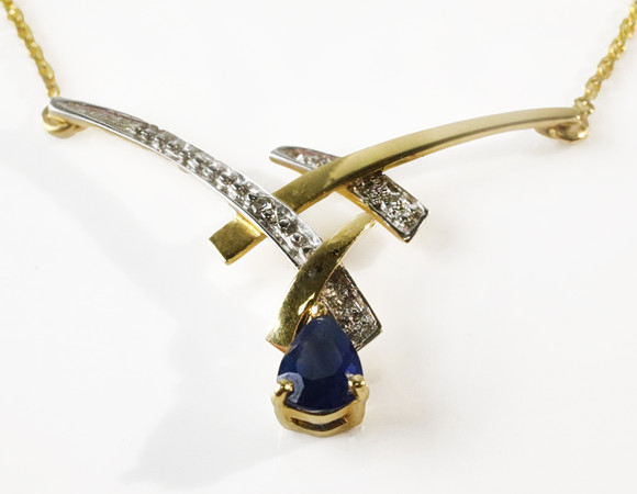 NECKLACE, gold 18K, pendeloque cut sapphire, 2 small octagon cut ...