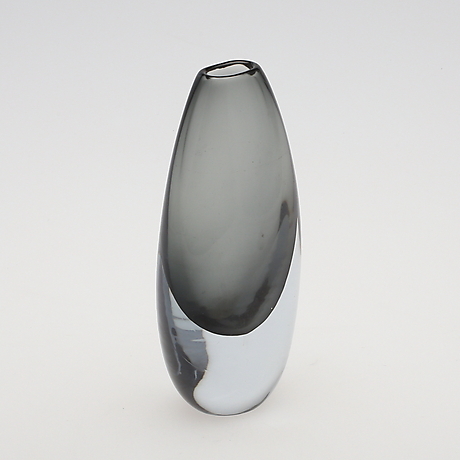 VAS, glass, signed, mid 1900s. Glass - Other - Auctionet