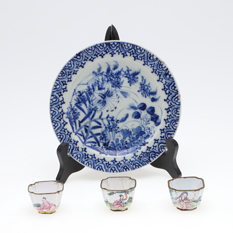 JAPANESE PLATE & THREE CHINESE ENAMEL CUPS. Ceramics & Porcelain ...