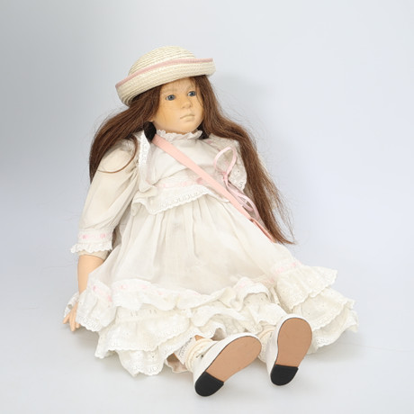 DOCKA, " Ida ", Ruth Treffeisen dolls 1993. Leksaker - Leksaker - Auctionet
