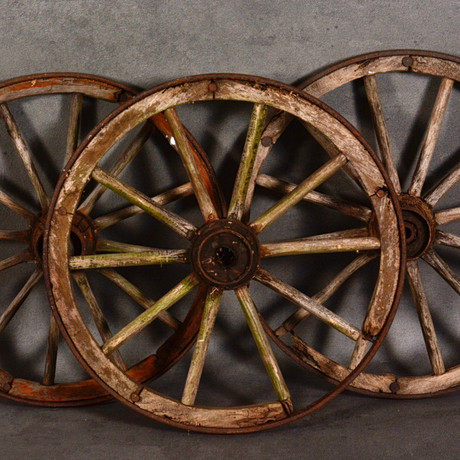 WAGON WHEEL, 3 pieces, 18/1900s. Miscellaneous - Miscellaneous - Auctionet