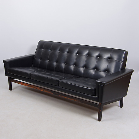 SOFFA, svart skinn/konstskinn/jakaranda, 1960-tal. Möbler - Soffor ...
