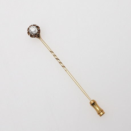 A DIAMOND SOLITAIRE STICK PIN. Jewellery & Gemstones - Other - Auctionet