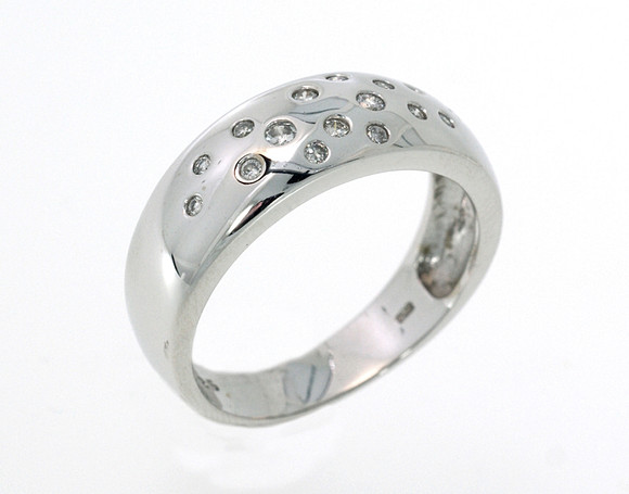 BRILLANT- RING. 585 vitt guld. Smycken & Ädelstenar - Ringar - Auctionet