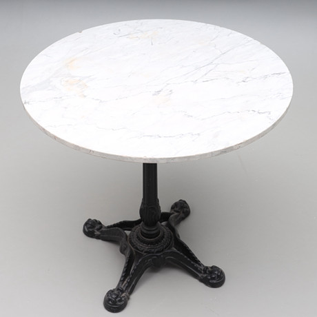 CAFÉBORD, marmor, gjutjärn, dekorativt underrede med avslutande ...