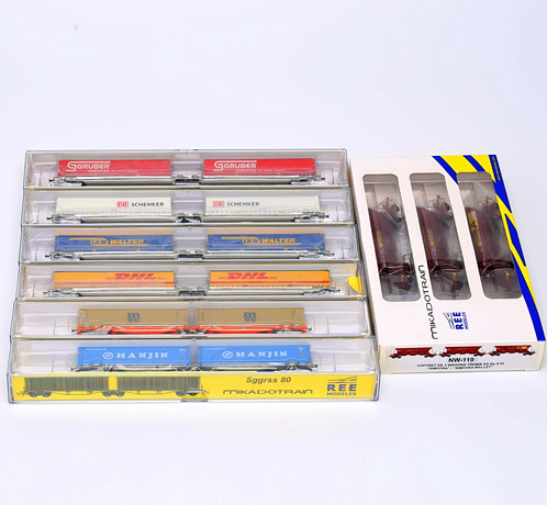 MIKADOTRAIN REE Models 15 st vagnar, mest lastade med container ...