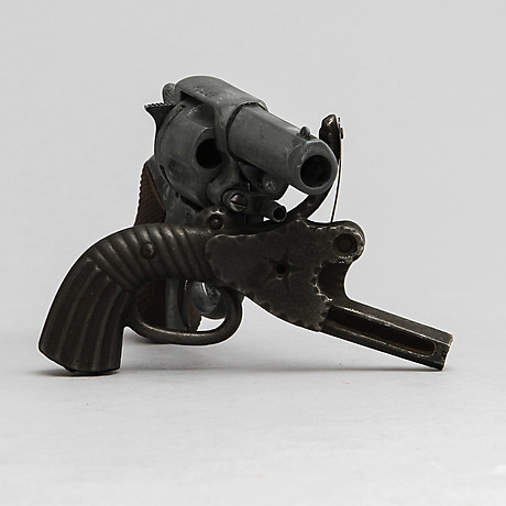 TOY GUNS, 2 pcs, Adams and British Bulldog, 1800s / 1900s. Toys - Auctionet