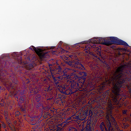LARGE PAISLEY PATTERN SHAWL. Carpets & Textiles - Textiles - Auctionet