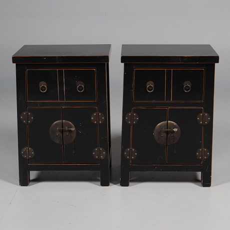 BEDSIDE TABLE, 1 pair, Asian style. Furniture - Tables - Auctionet