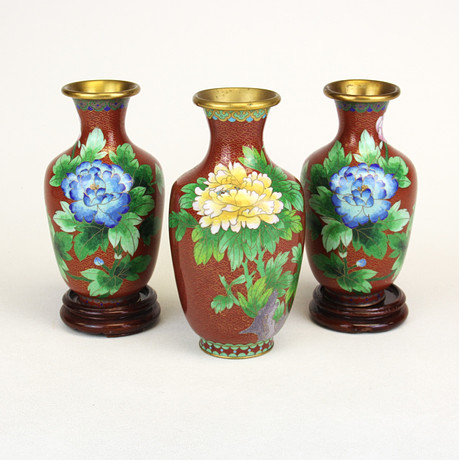 THREE SIMILAR CLOISONNE VASES. Asiatica - Auctionet