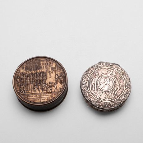TWO SNUFF BOXES. Silver & Metals - Silver - Auctionet