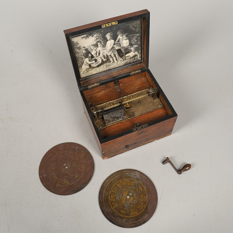 EN LITEN STORLEK SYMPHONION POLYFON. Samlarföremål - Musikinstrument ...