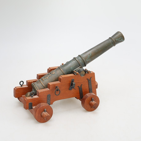 SALUTE CANNON/TABLE CANNON, bronze with wooden lavette, model after a ...