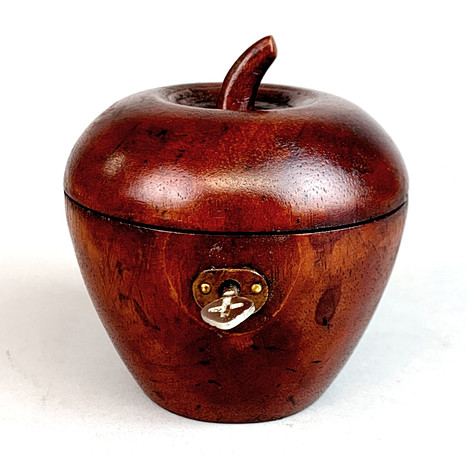 APPLE SHAPED TEA CADDY. Miscellaneous - Miscellaneous - Auctionet