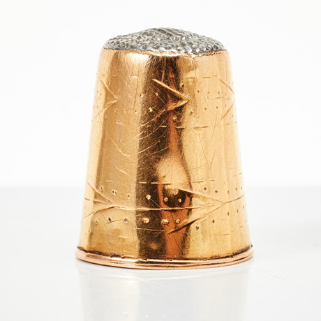 FINGERBORG, 18 guld, topp av stål, troligen Anton Wilhelm Tallberg ...