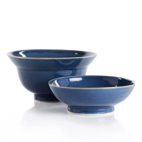 TWO CHINESE POWDER-BLUE GLAZED PORCELAIN BOWLS. Asiatica - Auctionet