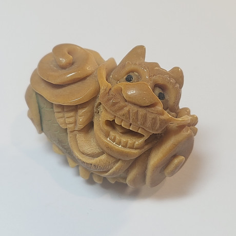 KOROZO NETSUKE "FOO DOG". Asiatica - Auctionet