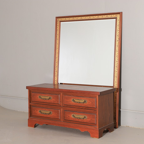 SPEGEL med byrå, "Classic", AB Glas & Trä, Hovmantorp. Speglar - Auctionet