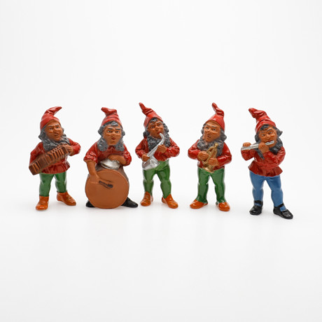 FIGURER I FORM AV TOMTAR MED INSTRUMENT, FEM STYCKEN. Keramik & Porslin ...