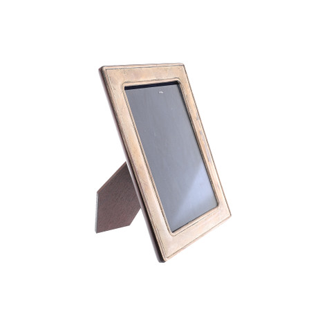 EN MODERN REKTANGULÄR SILVER MONTERAD STAFFLI FOTOGRAFI RAM. Silver ...