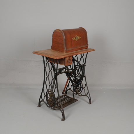 SEWING MACHINE ON A LEGS STAND. Singer. 1898. Miscellaneous ...