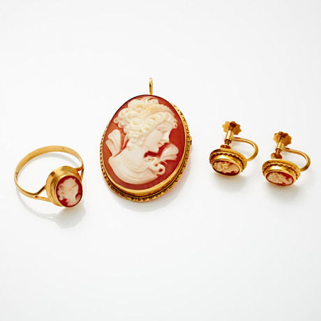 BROSCH/HÄNGE, RING, ÖRHÄNGEN, 1 par, skruvsystem, 18 k guld, kaméer ...