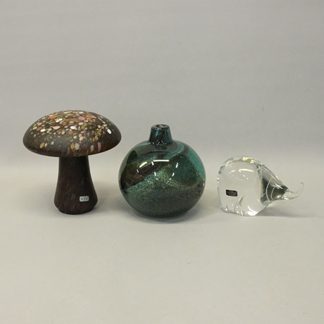 GLASS OBJECTS, THREE PARTS. Glass - Art glass - Auctionet