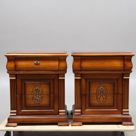 BEDSIDE TABLE, 1 pair, 1900s/2000s. Furniture - Tables - Auctionet