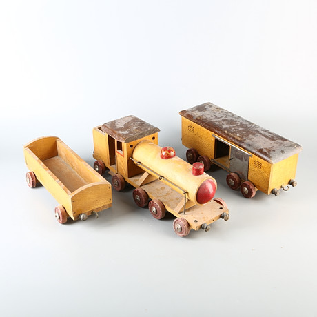 TRAIN SET, 3 parts, wood, 1940s. Toys - Toys - Auctionet