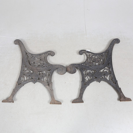 GABLES, a pair, cast metal. Garden & Architectural - Garden - Auctionet