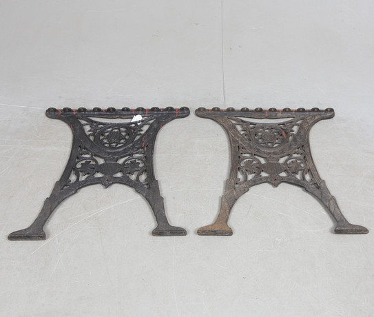 GABLES, a pair, cast metal. Garden & Architectural - Garden - Auctionet