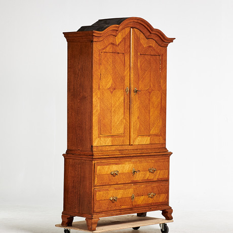 CABINET, second half of the 18th century, oak, two-part, inside with ...