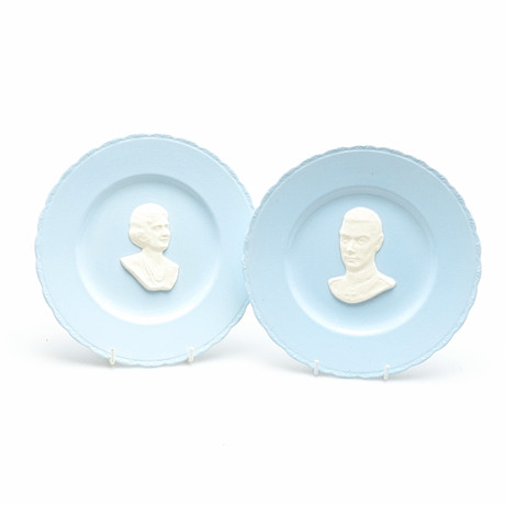 A PAIR OF BURSLEM COMMEMORATIVE PLATES OF GEORGE VI AND ELIZABETH ...