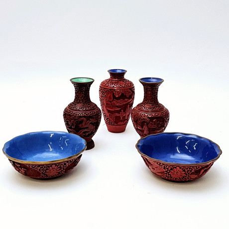 THREE VASES AND TWO BOWLS IN RED CHINESE LACQUER WITH BLUE AND GREEN ...